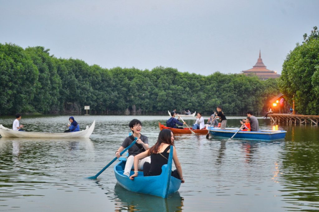 Serunya Wisata Perahu di antara Mangrove di Grand Maerakaca | Seputar ...